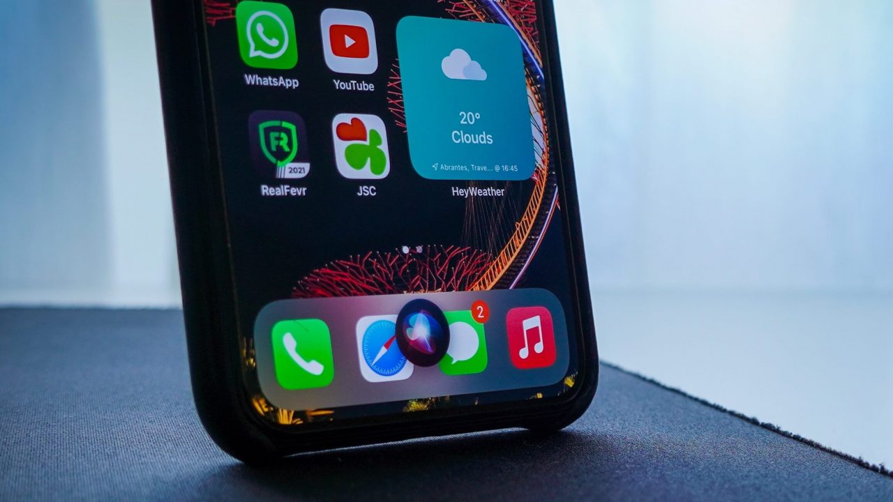 Siri v češtině | Proč si asi ještě počkáme? - Zboží.cz